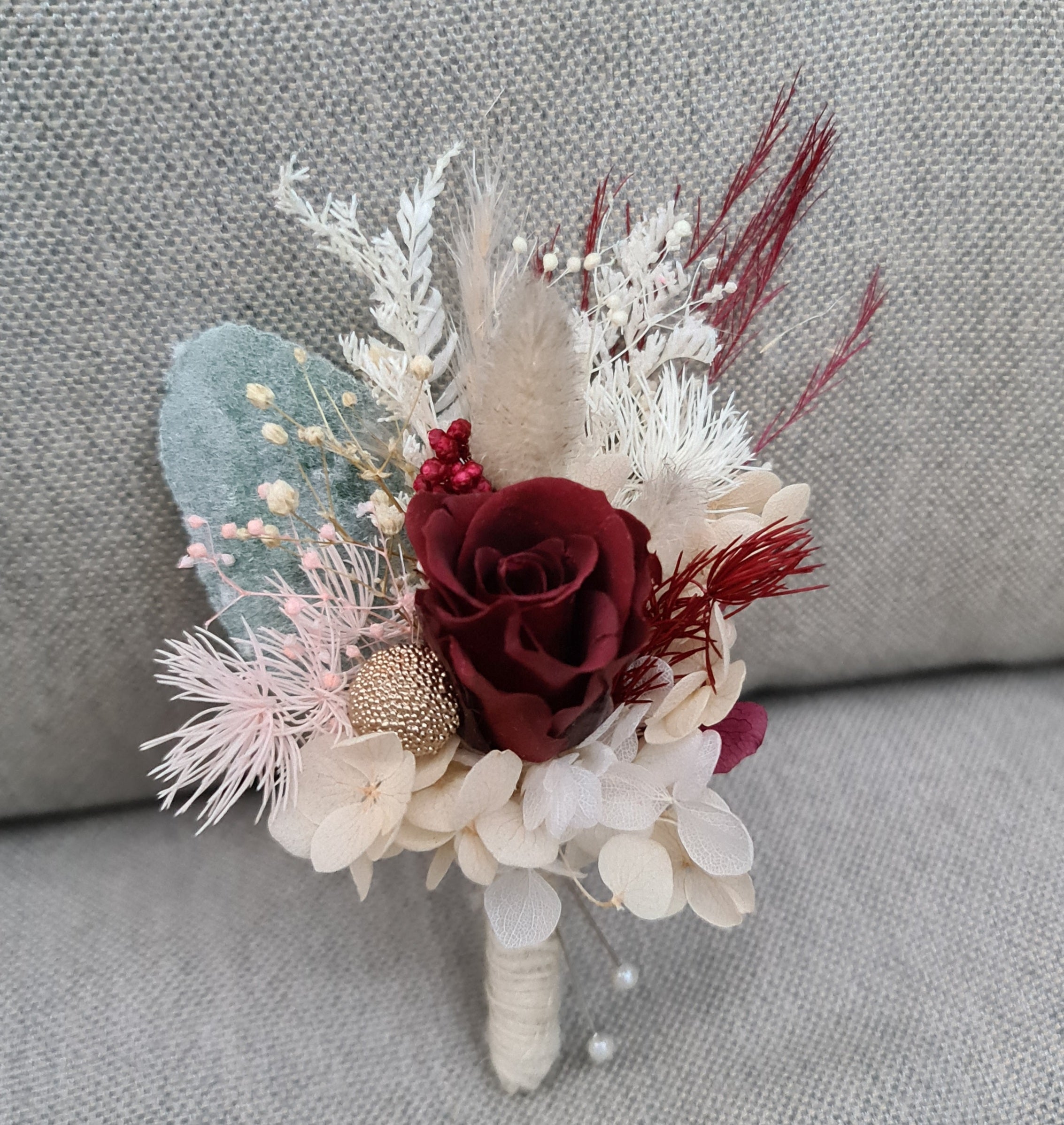 X - Burgundy buttonholes – Amazing Blooms AU