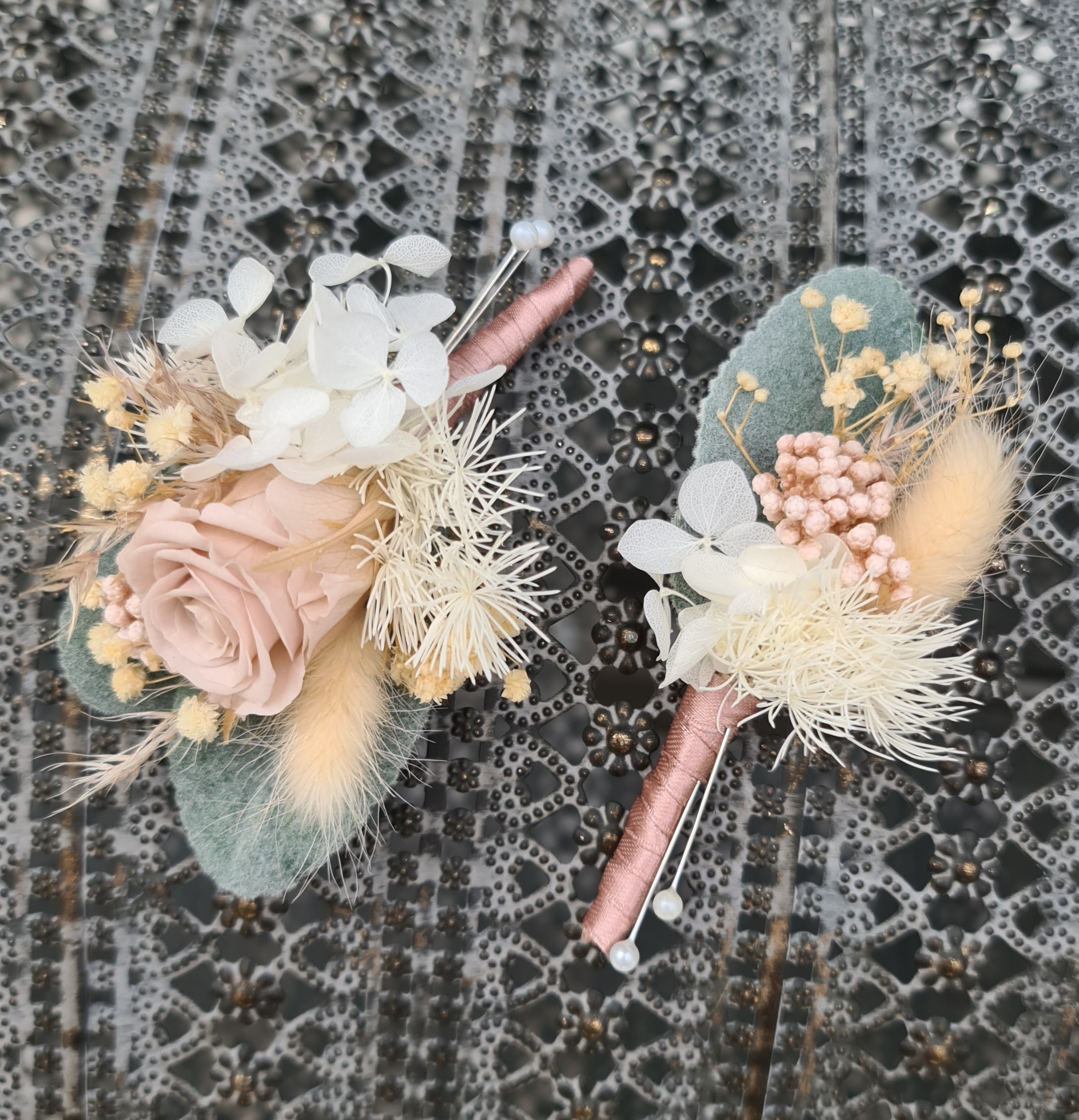 Buttonholes blush & green colours – Amazing Blooms AU