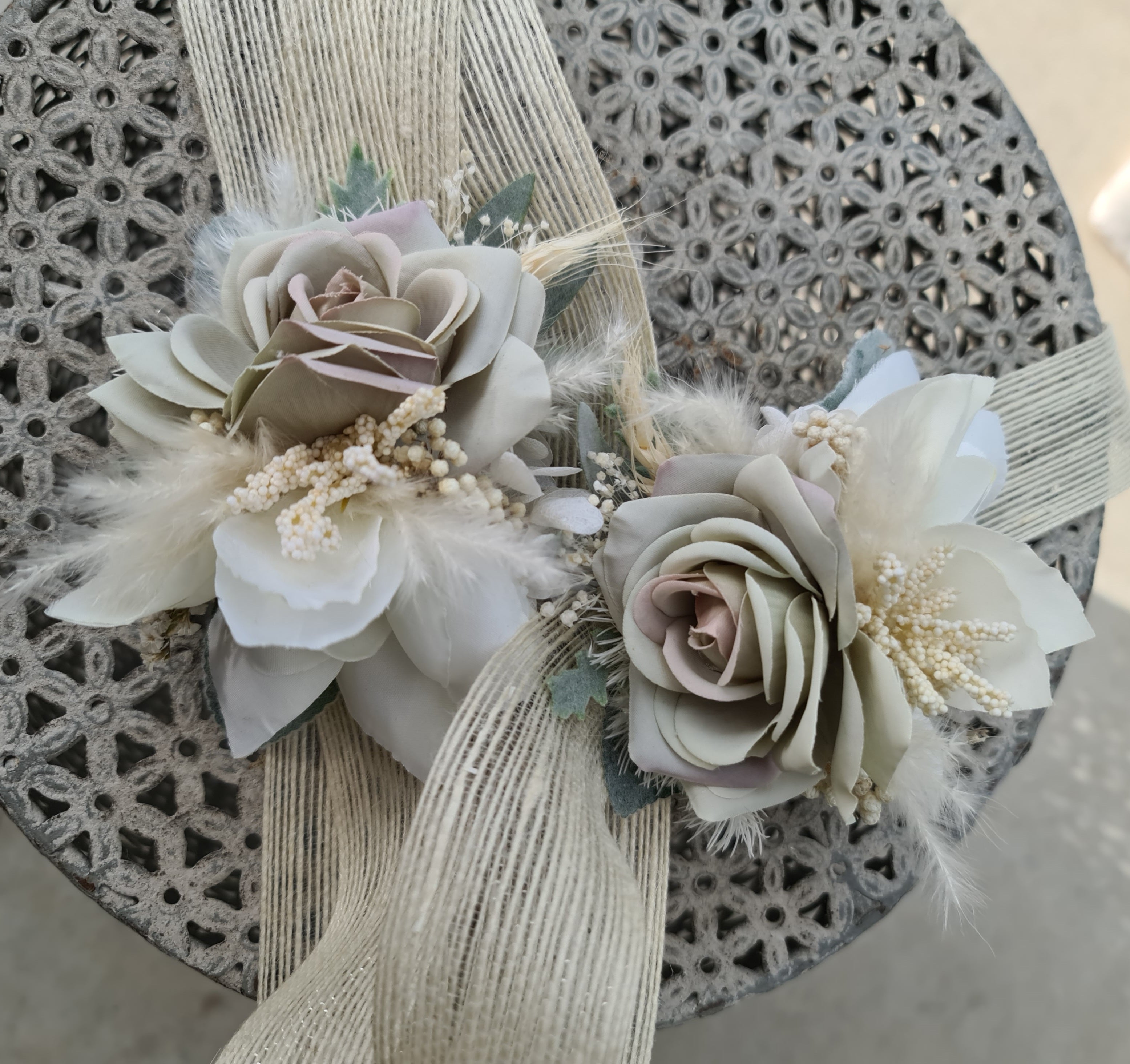 Wedding corsages green & white – Amazing Blooms AU