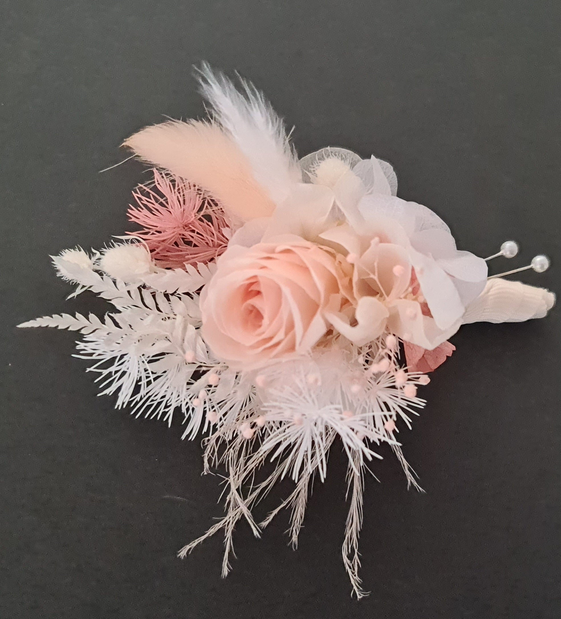 Wedding buttonholes in blush – Amazing Blooms AU