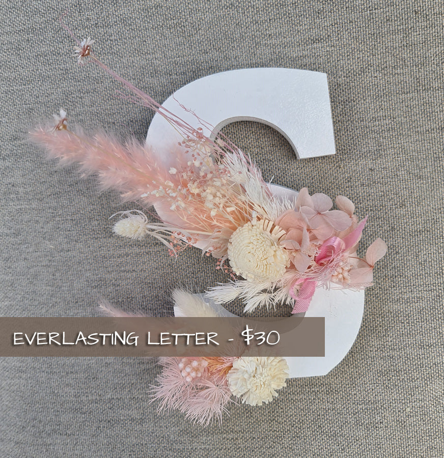 Preserved Everlasting flowers letter S - White & pink – Amazing Blooms AU