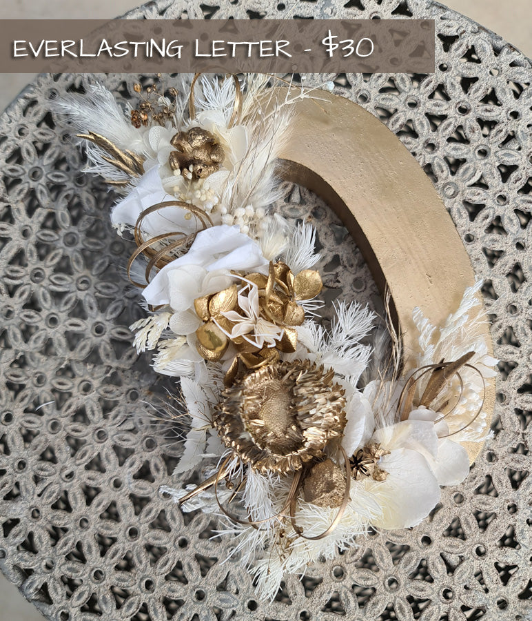 Preserved Everlasting flowers letter D - 15cm - Champagne Gold & White ...