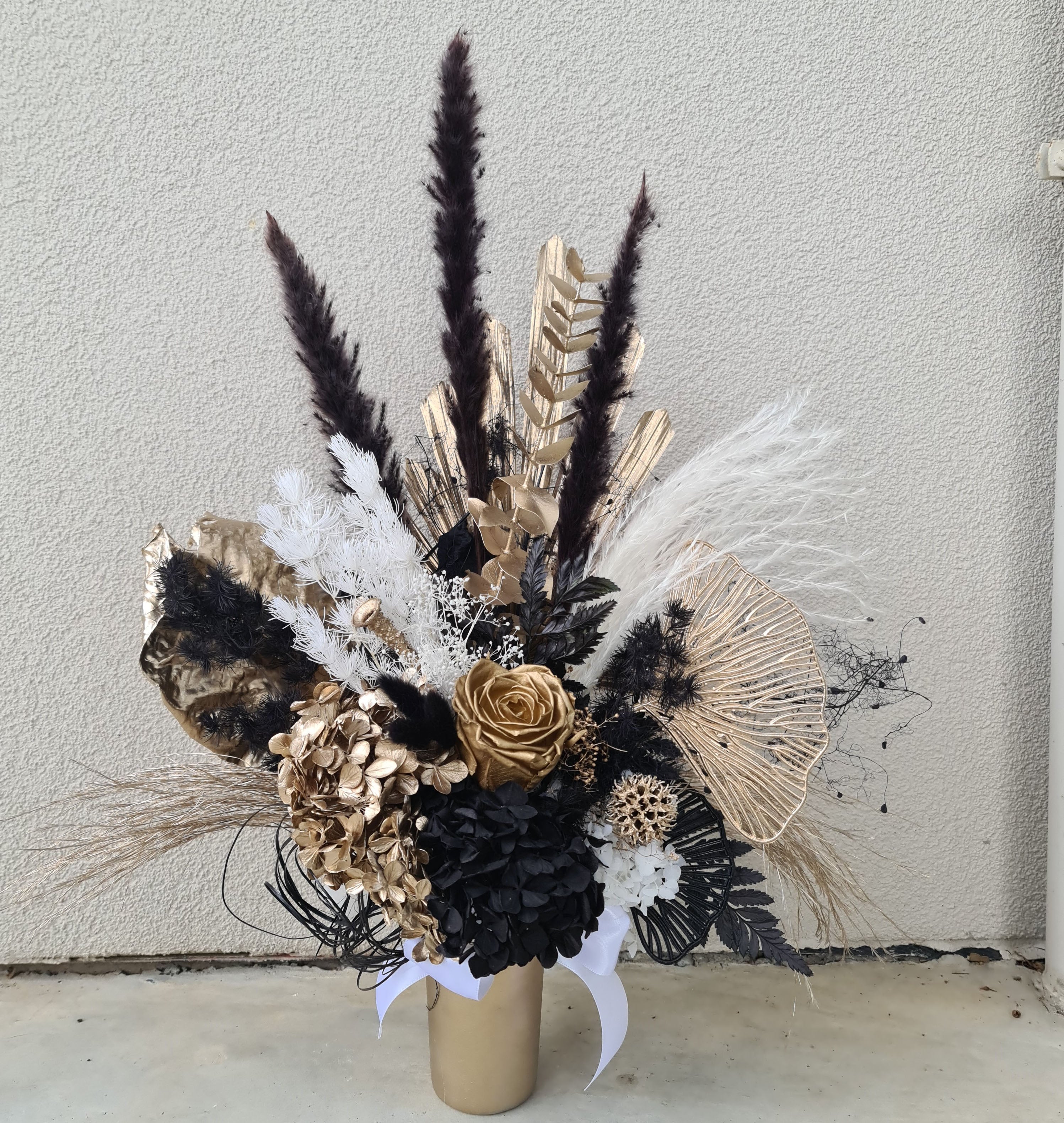 X - Black, white & gold preserved flowers – Amazing Blooms AU