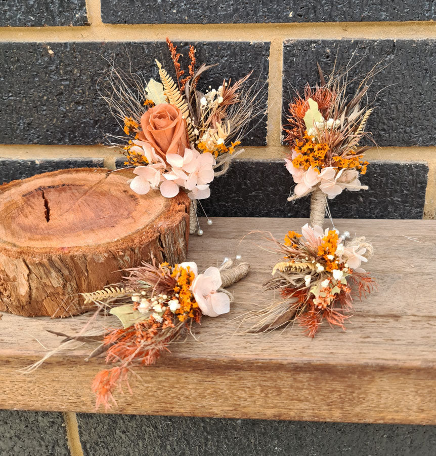 X - Everlasting rustic buttonholes – Amazing Blooms AU