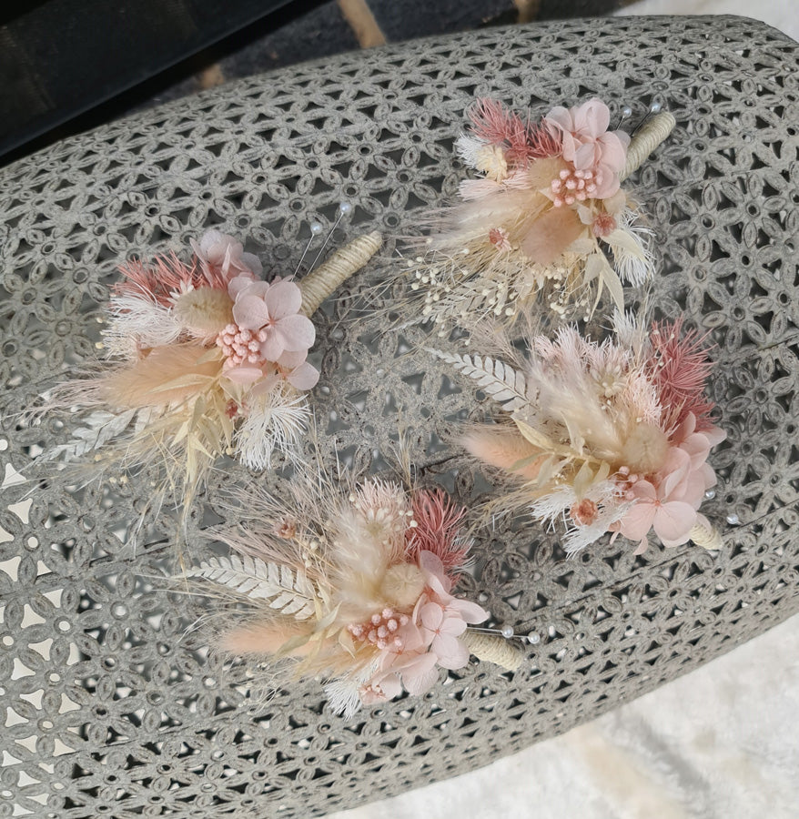 X - Preserved blush buttonholes – Amazing Blooms AU